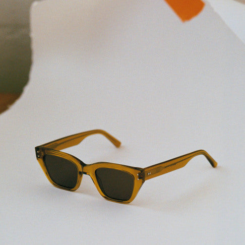 Monokel Eyewear Memphis Caramel - Grey Solid Lens